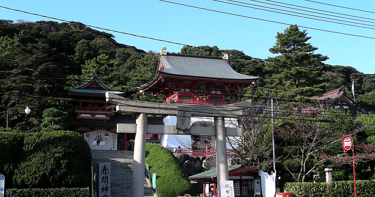Akama Shrine in Shimonoseki, Japan | Tripomatic