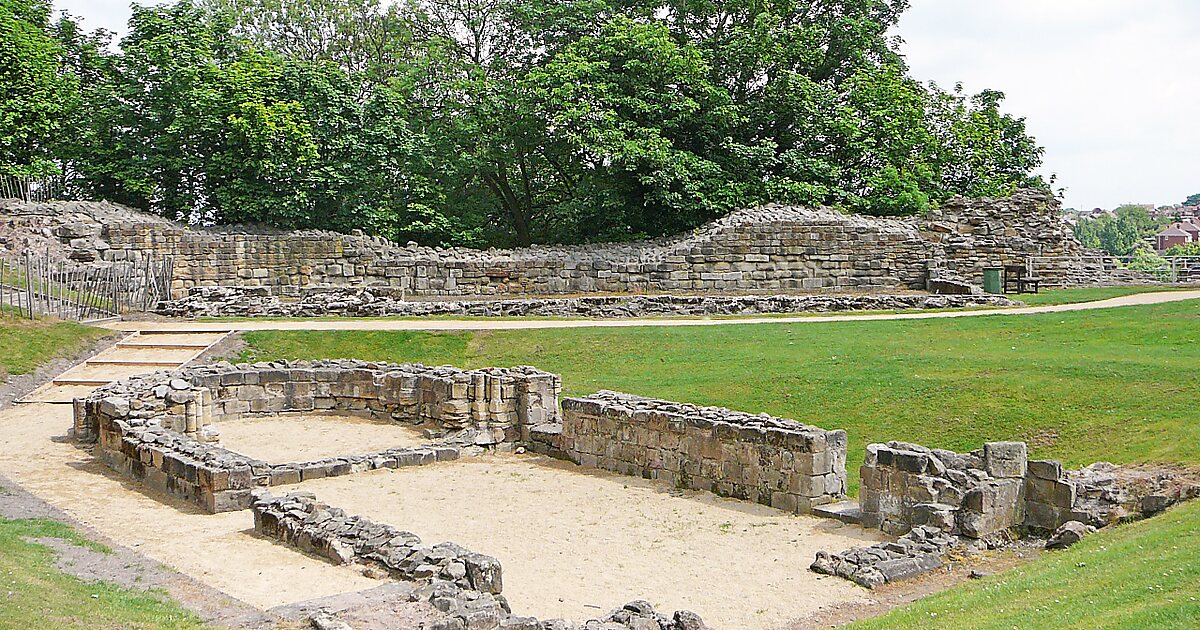 Pontefract Castle in Wakefield, UK | Tripomatic