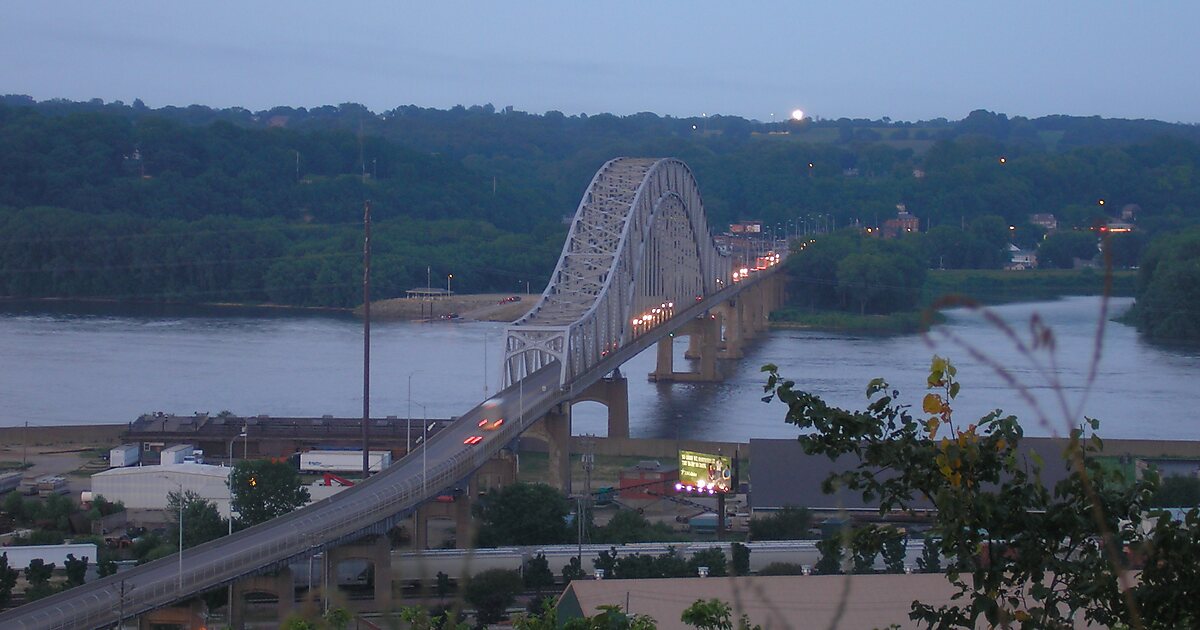 Julien Dubuque Bridge in Dubuque, Iowa, United States | Tripomatic