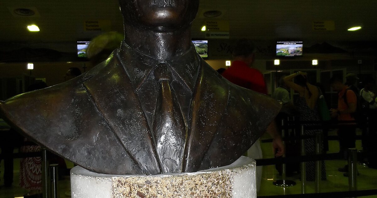 Robert L. Bradshaw International Airport in Pinar del Río, Saint Kitts ...