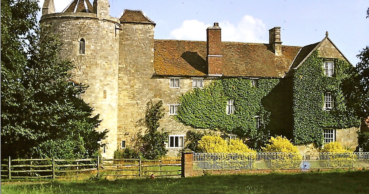 Somerton Castle in East Midlands, UK | Tripomatic