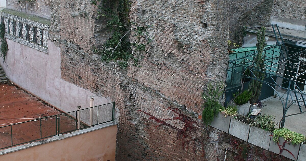 Pontifical Gregorian University in Trevi, Rome, Italy | Tripomatic