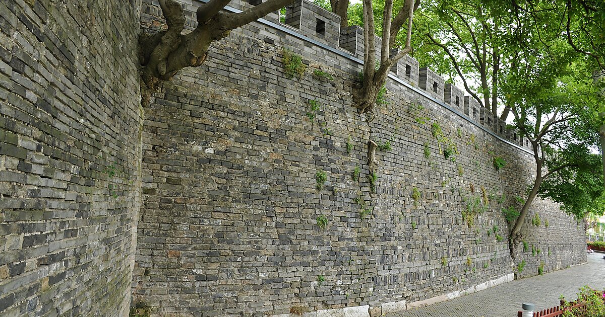 Old City Wall and Daijing Pavilion in Yuyuan, Shanghai, China | Tripomatic