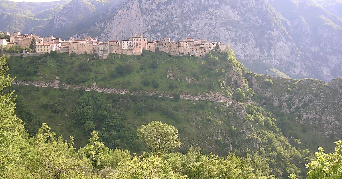 Castrovalva in Abruzzen, Italië | Tripomatic