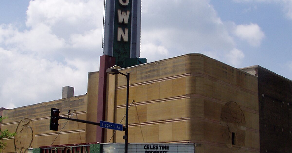 Uptown in Calhoun Isles, Minneapolis | Tripomatic