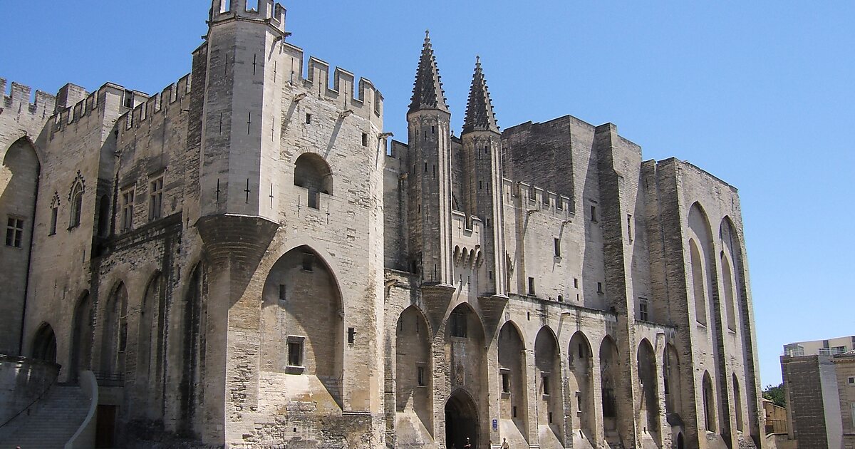Palacio papal de Aviñón en Aviñón, France | Tripomatic