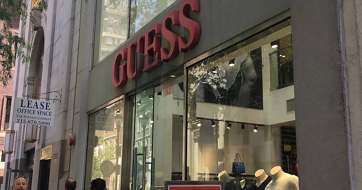 Guess en Glendale, Arizona, Estados Unidos de América | Tripomatic