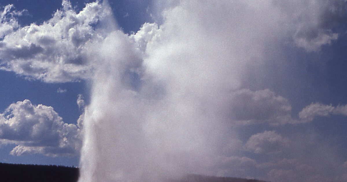 Giantess Geyser in Wyoming | Tripomatic
