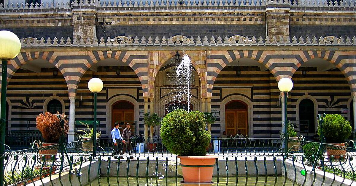 Khalid Ibn al-Waleed Mosque in Homs, Syria | Tripomatic