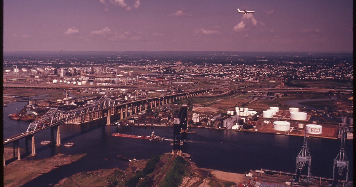 Arthur Kill Vertical Lift Bridge in Elizabeth | Tripomatic