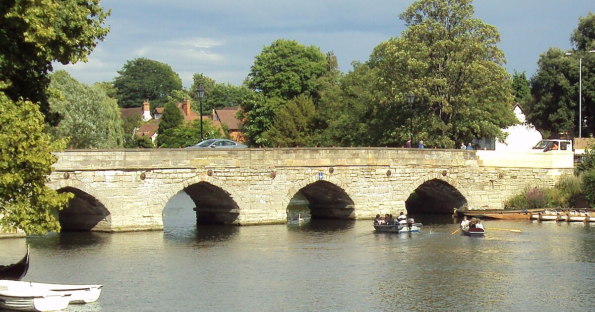 Clopton Bridge in Stratford-upon-Avon, UK | Tripomatic