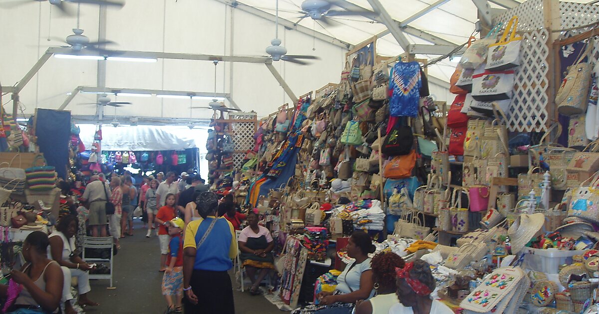Straw Market in Nassau, Bahamas | Tripomatic