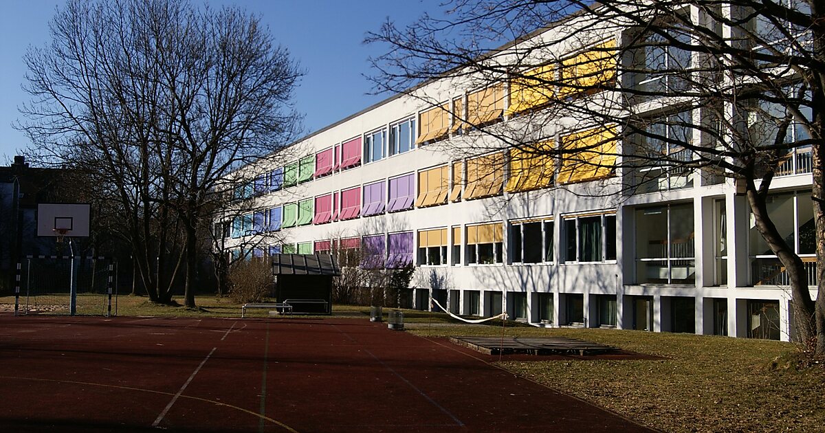 Asam-Gymnasium in Obergiesing-Fasangarten, Bayern, Deutschland | Tripomatic