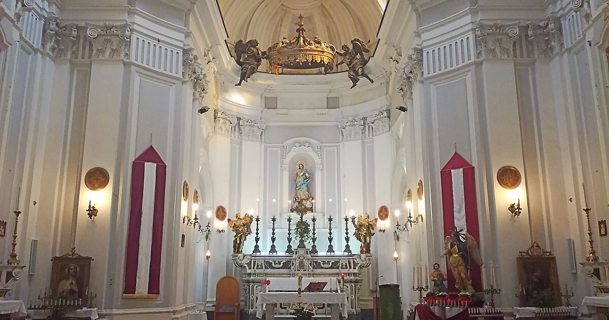 Chiesa di San Raffele Arcangelo - Napoli, Italia | Tripomatic