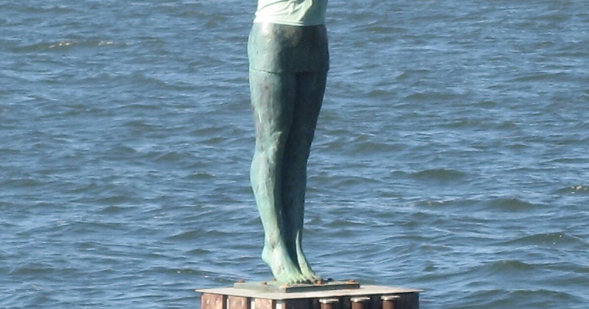 Eliza Statue in