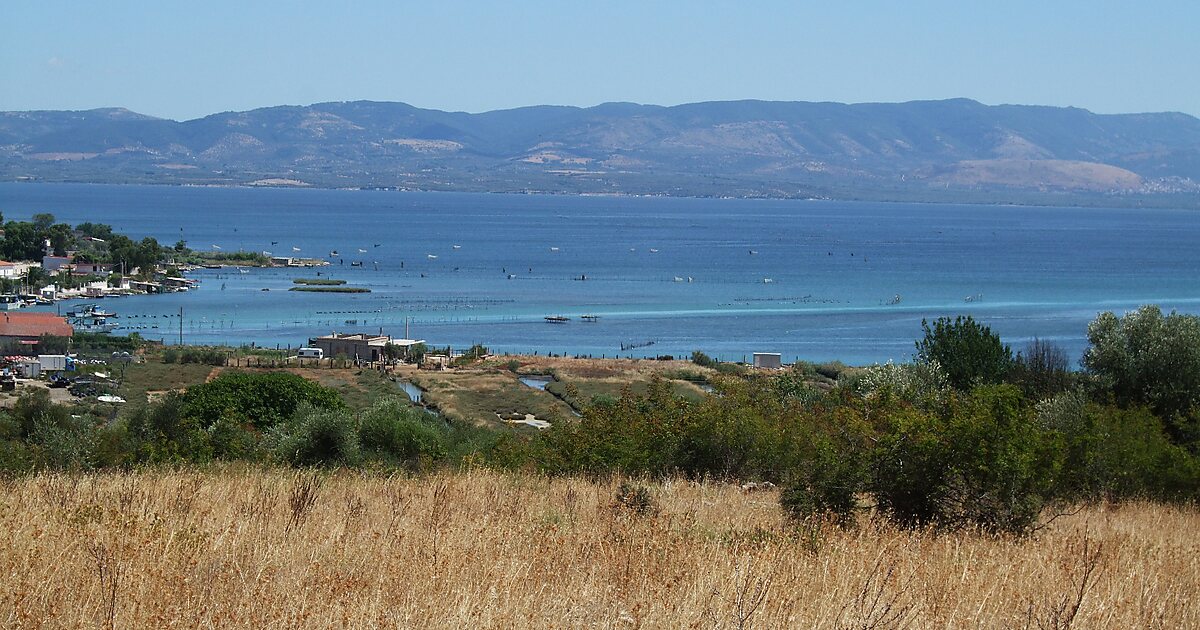 Lago di Varano in Apulia, Italy | Tripomatic
