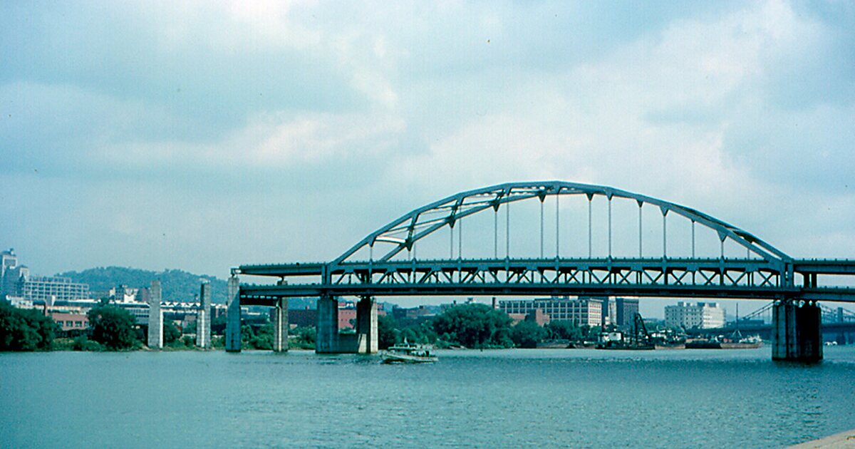 Fort Duquesne Bridge in Pittsburgh, United States | Tripomatic