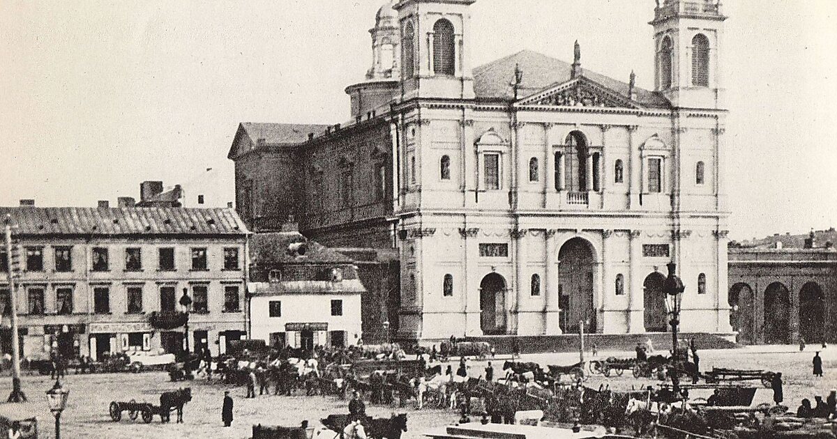 Grzybowski Square in Śródmieście, Warsaw, Polska | Tripomatic