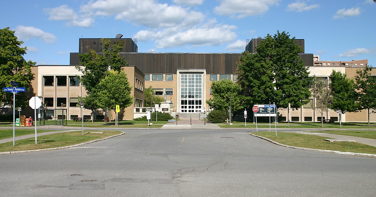 Main Building in Ottawa | Tripomatic