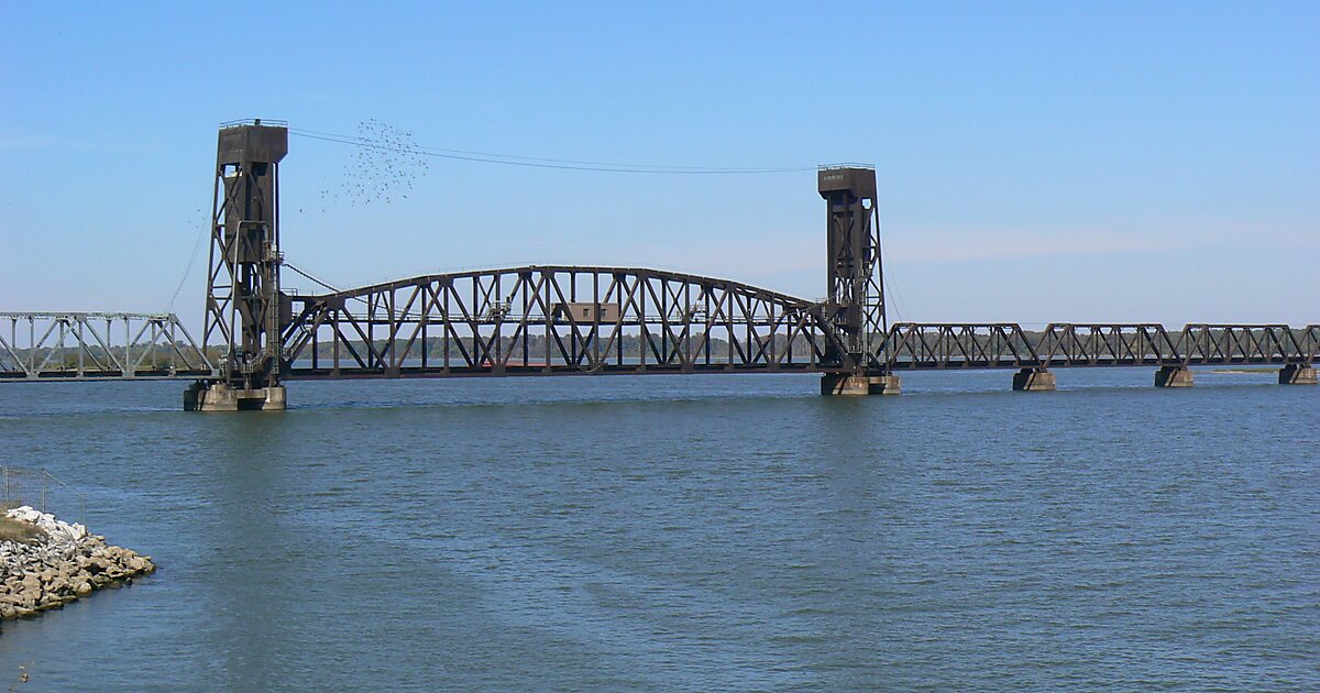 Norfolk Southern Tennessee River Bridge in Decatur | Tripomatic