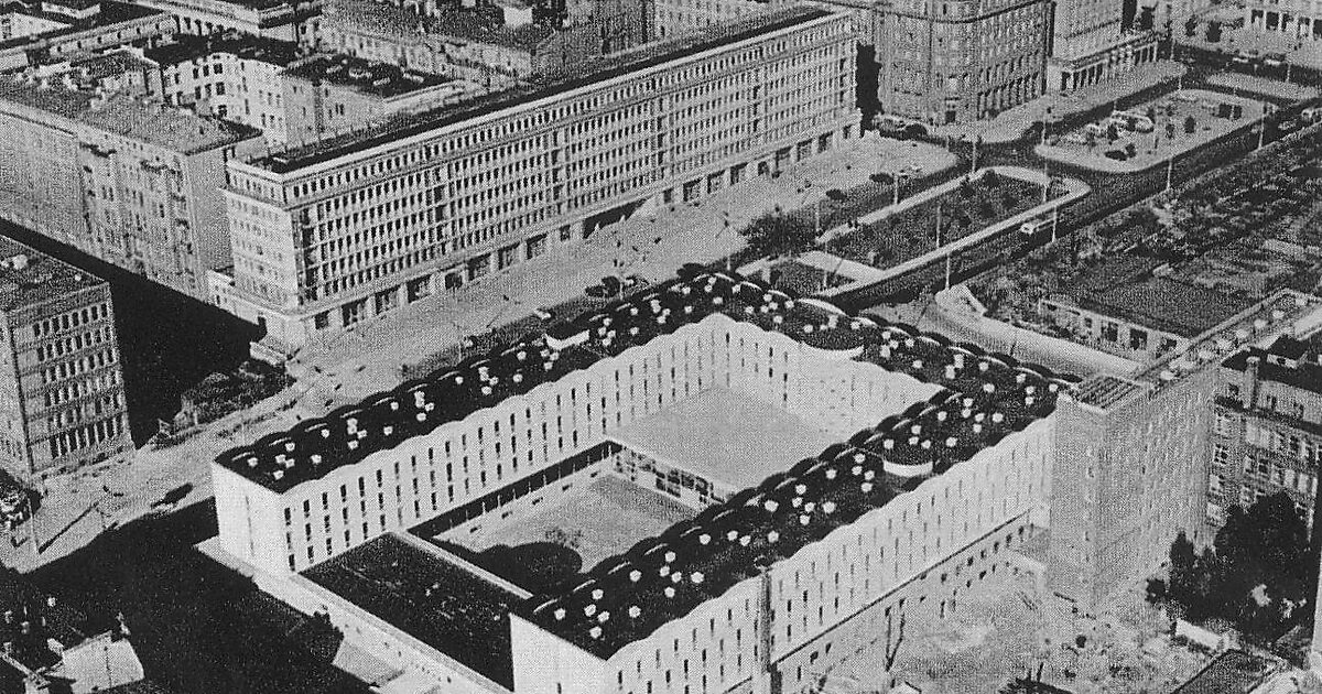 Warsaw Uprising Square in Śródmieście, Warsaw, Poland | Tripomatic