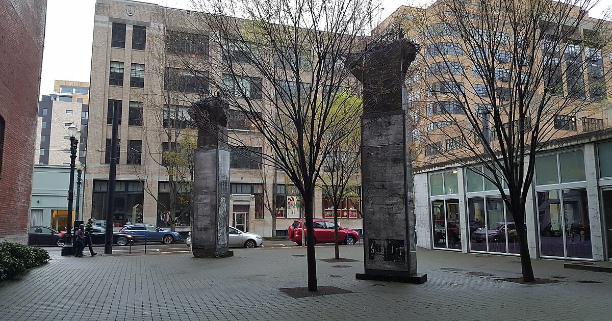 Lovejoy Columns in Pearl District, Portland, Oregon | Tripomatic