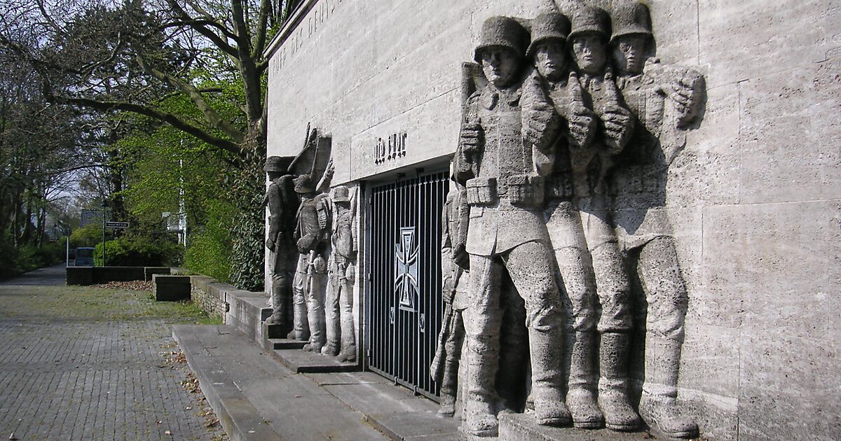 39er-Denkmal in Golzheim, Düsseldorf, Deutschland | Tripomatic
