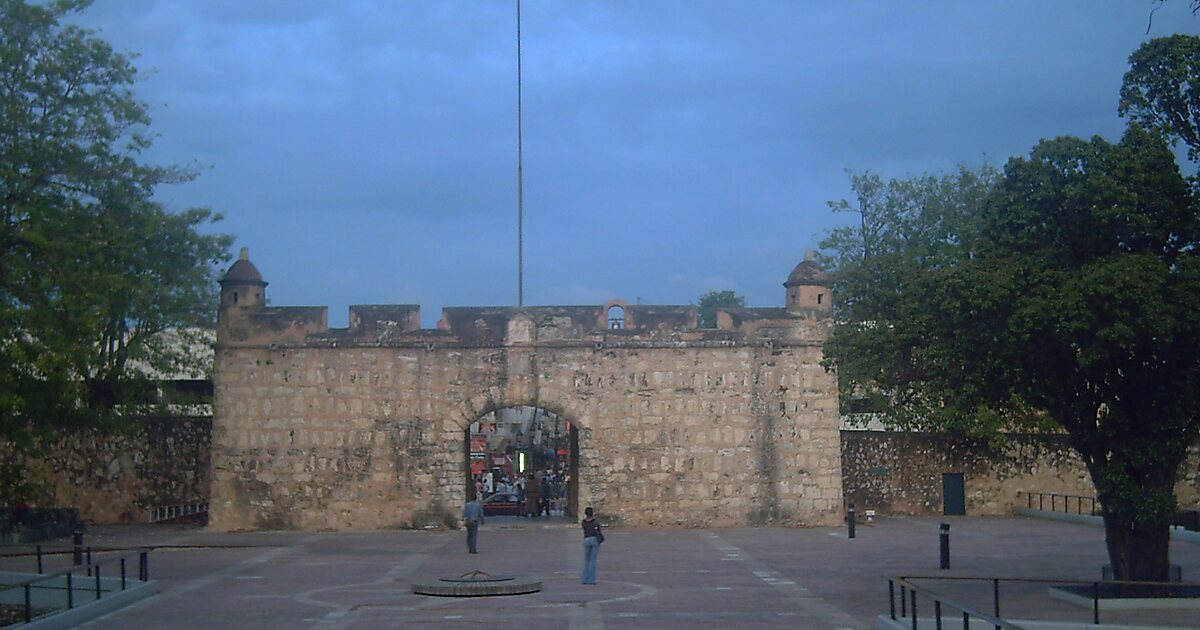 Puerta del Conde en Santo Domingo, República Dominicana | Tripomatic