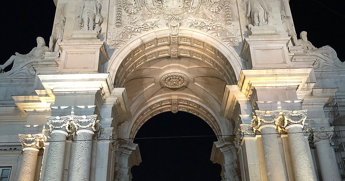 Arc de la rue Augusta - Santa Maria Maior, Almada, Portugal | Tripomatic