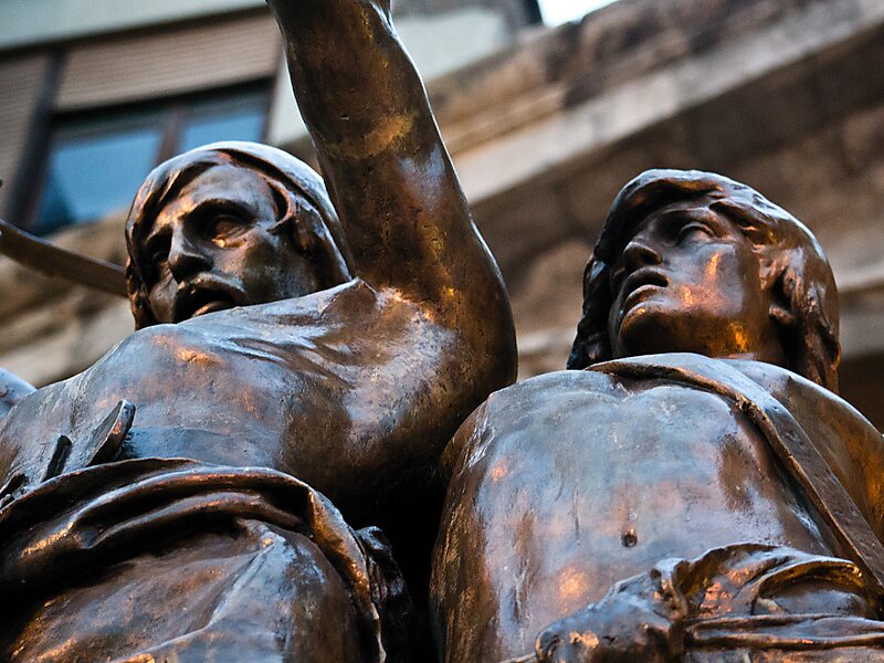 Monument a Indíbil i Mandoni en Lérida, España | Tripomatic