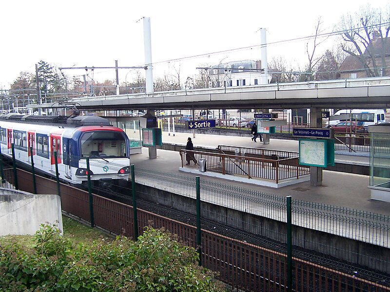 Vésinet–Le Pecq station in Le Vésinet | Tripomatic