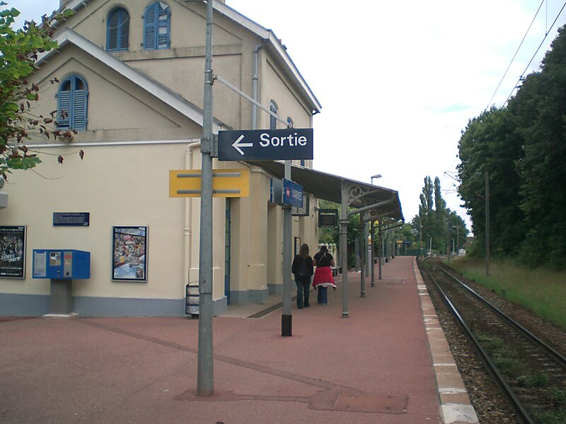 Viarmes station in Viarmes, France | Tripomatic