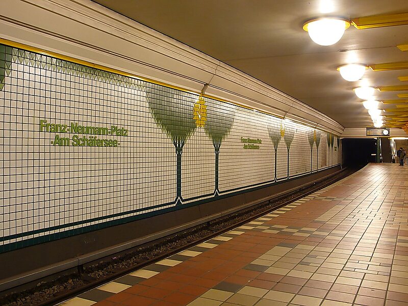 Franz-Neumann-Platz in Reinickendorf, Berlin, Deutschland | Tripomatic