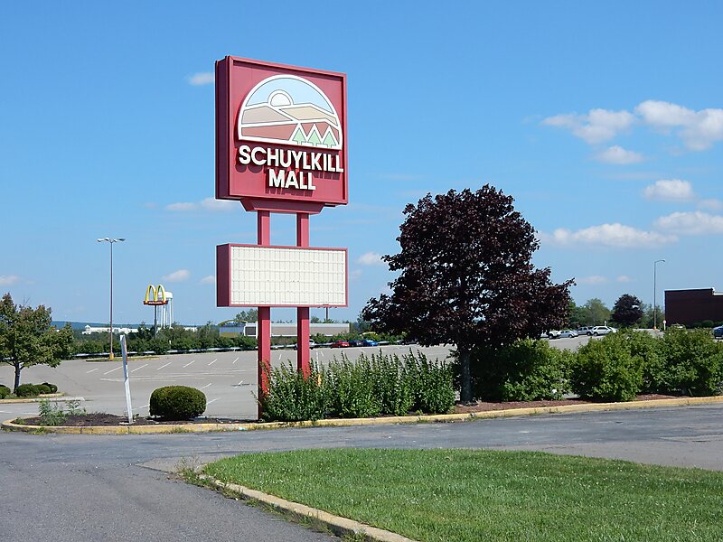 Schuylkill Mall in Pennsylvania, USA | Tripomatic
