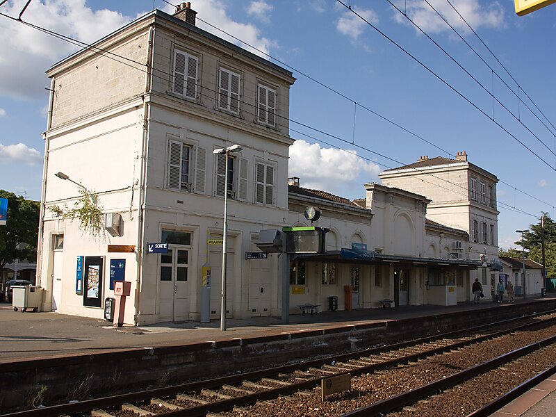 Estación de Louvres en Louvres, France | Tripomatic