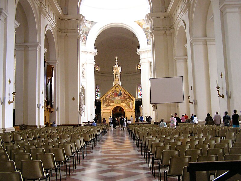 Portiuncula in Assisi, Italien | Tripomatic