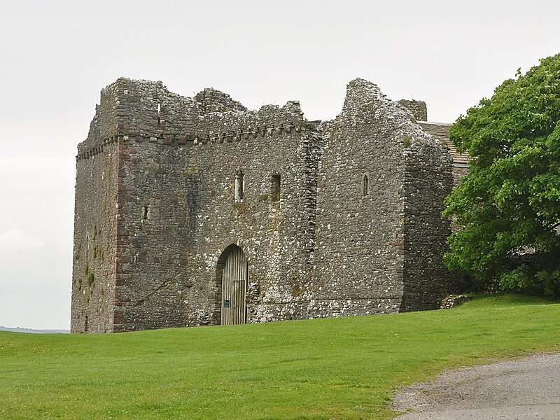 Weobley Castle, Gower in Swansea, UK | Tripomatic